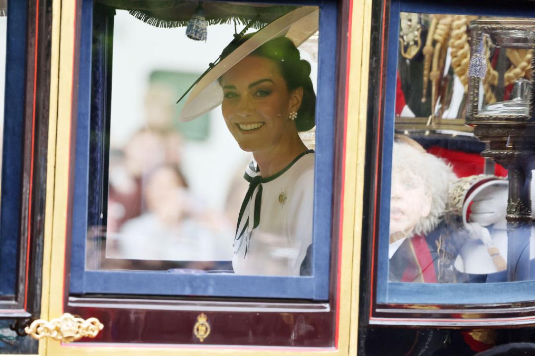 Más de uno se acuerda de esta clásica actriz al ver el vestido de Kate ...