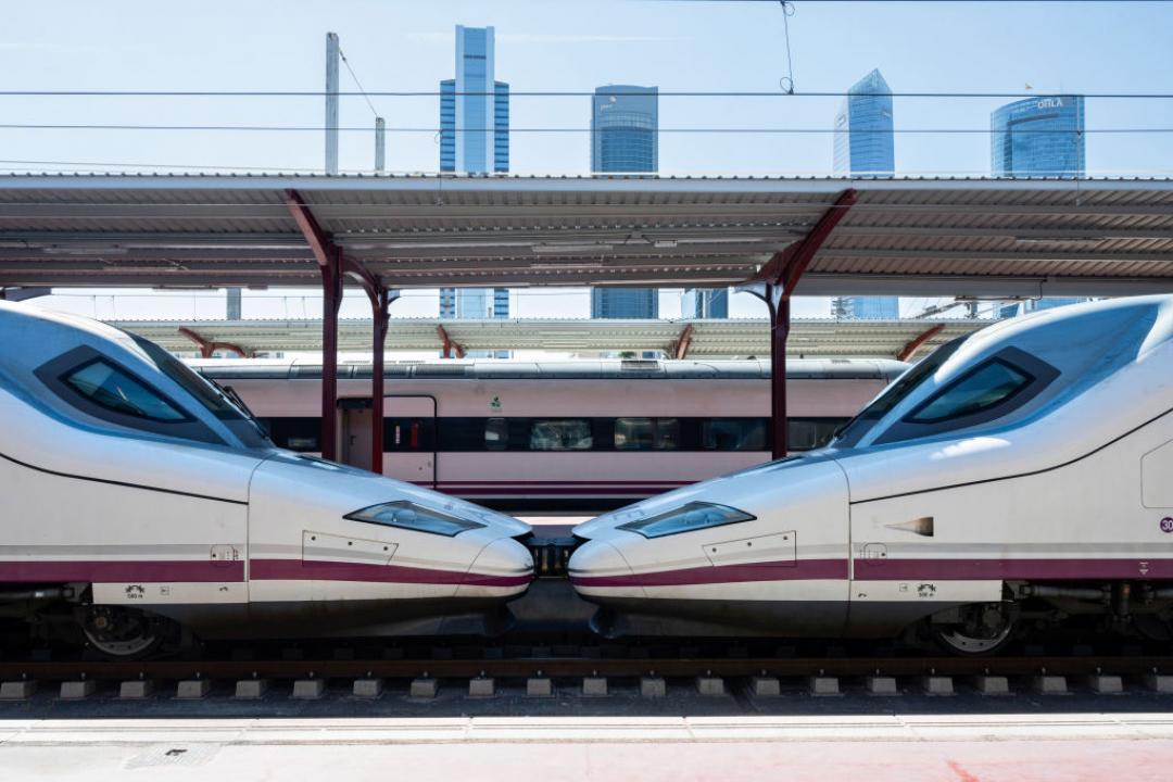 Una incidencia provoca demoras y detenciones generalizadas en los trenes de alta velocidad con ...
