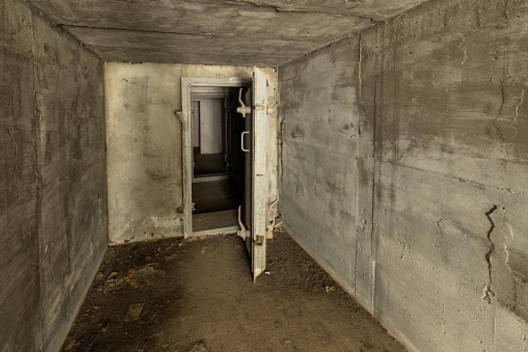 El búnker de Guerra Civil ubicado al lado del cauce de un río que se ...