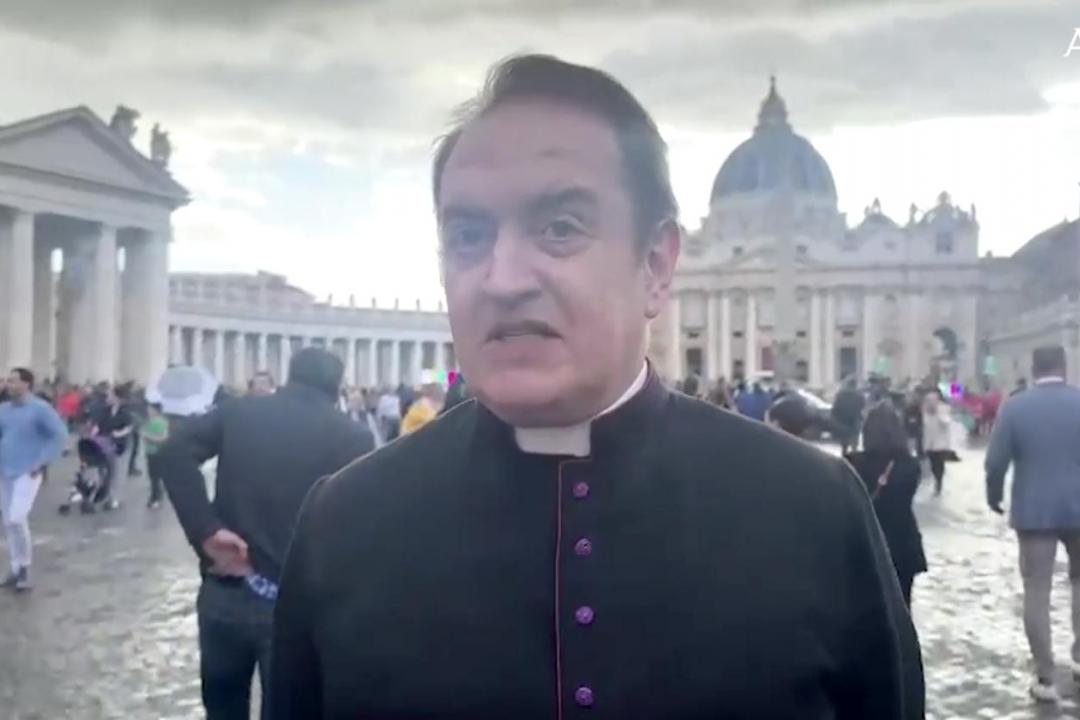 Aparece el padre Apeles en el Vaticano y dice claramente quién es su ...