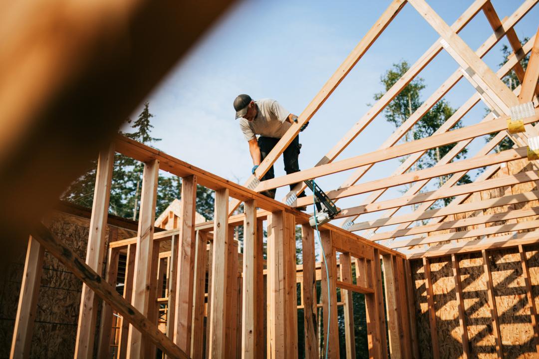 Un niño de 14 años construye una casa para su hermana y las ...