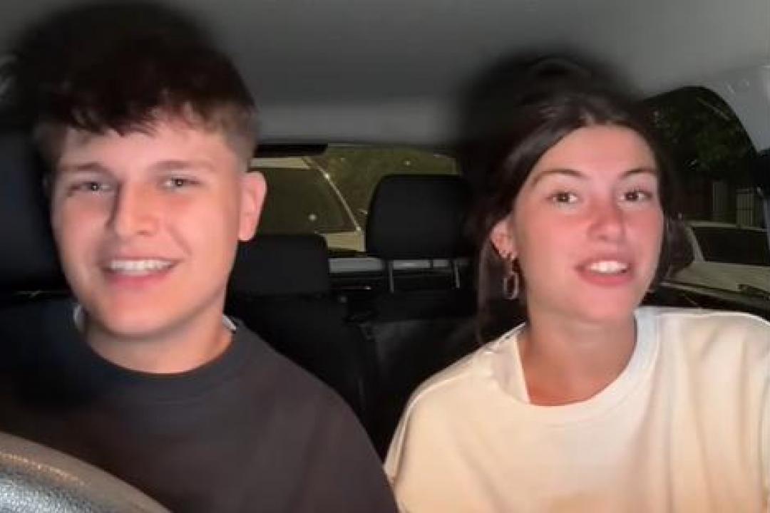 Cuenta lo que le pasa a su novia tras salir de una biblioteca nocturna
