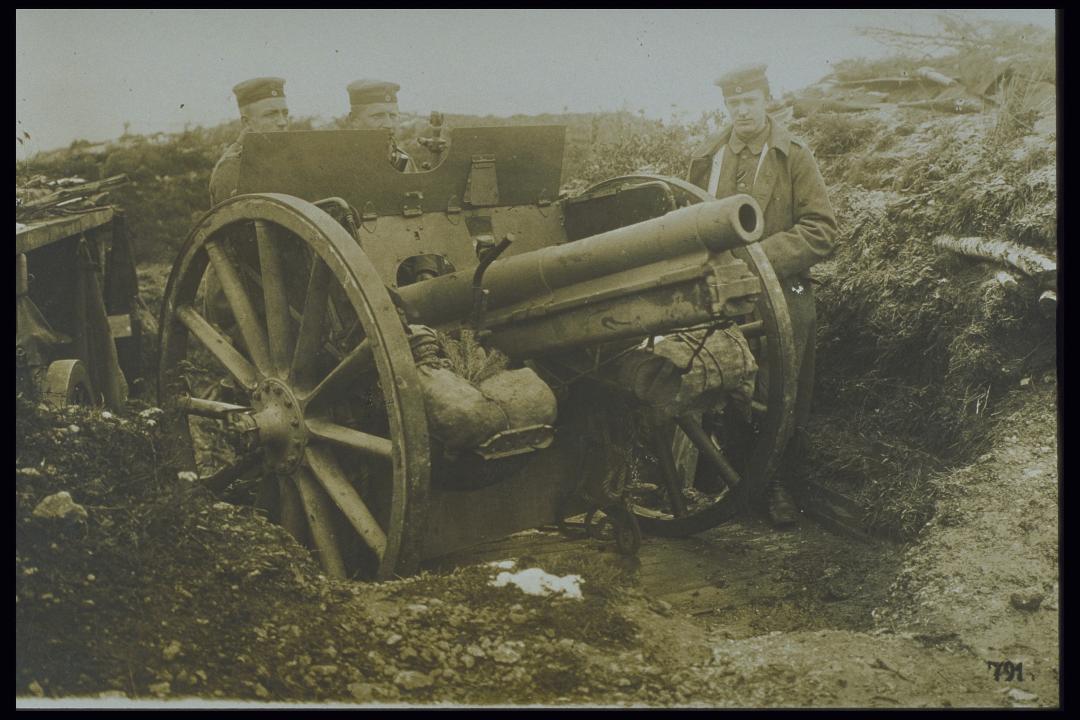 Dos investigadores tropiezan con una gran arma de la Primera Guerra ...