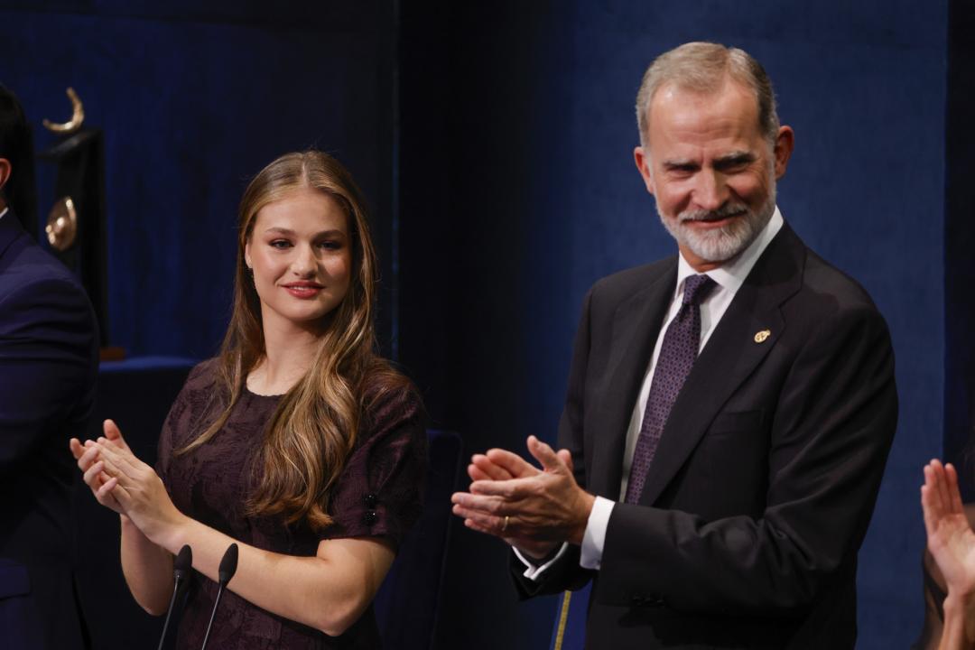 Se ve claramente la reacción de Feliciano López cuando Leonor habla sobre las hermanas durante ...