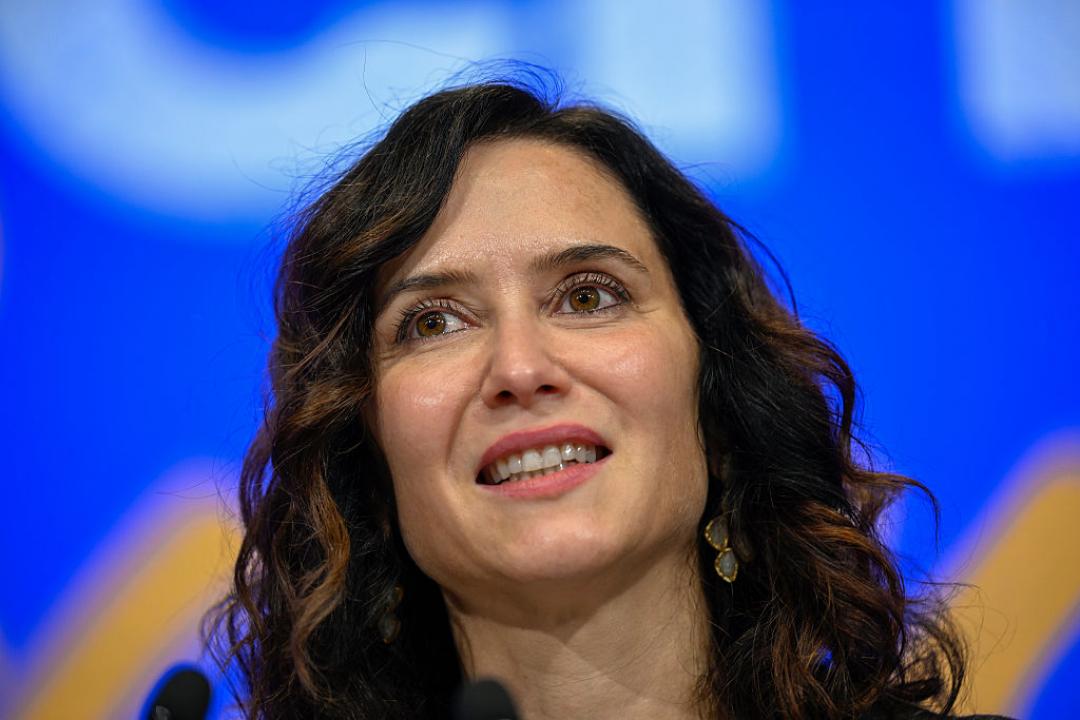 Ayuso abandona en ambulancia la misa de la Almudena tras sufrir una ...