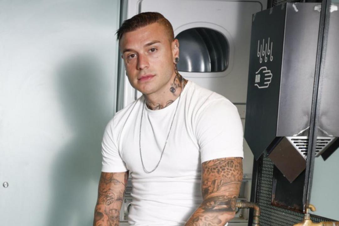 El actor Adrián Rodríguez vuelve a ingresar en rehabilitación por sus ...