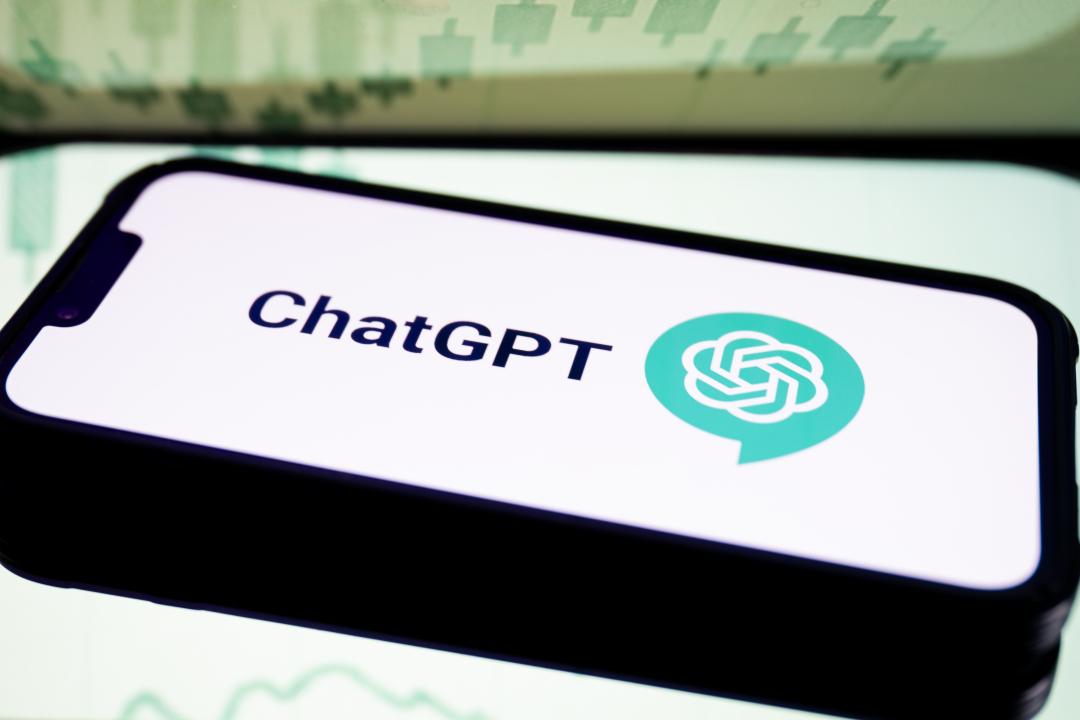 Adobe aterriza con Photoshop, Acrobat y Express en ChatGPT: así lo puedes usar de forma gratuita