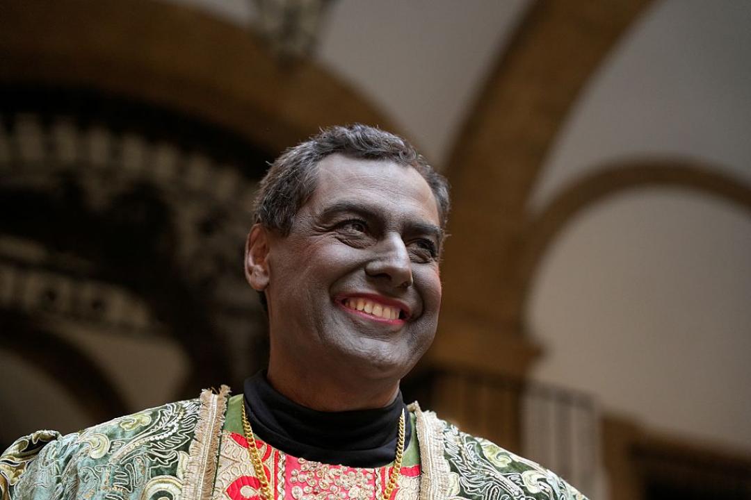 En Alemania ven a Juanma Moreno pintado de negro como Baltasar y emiten ...