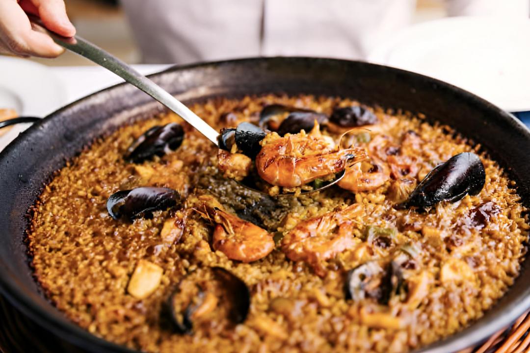 Vicente Rioja, chef valenciano: 'La paella se hace solo con agua'