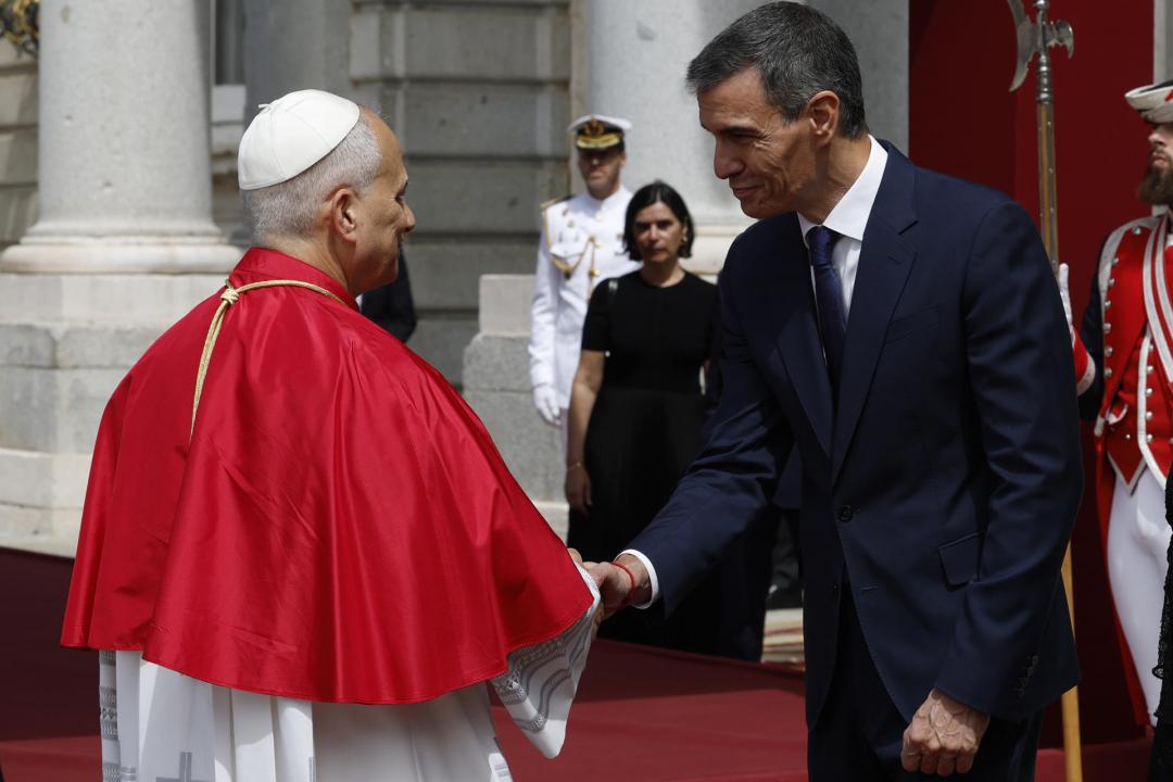 El inesperado regalo que le ha hecho Pedro Sánchez a León XIV: 'Símbolo ...