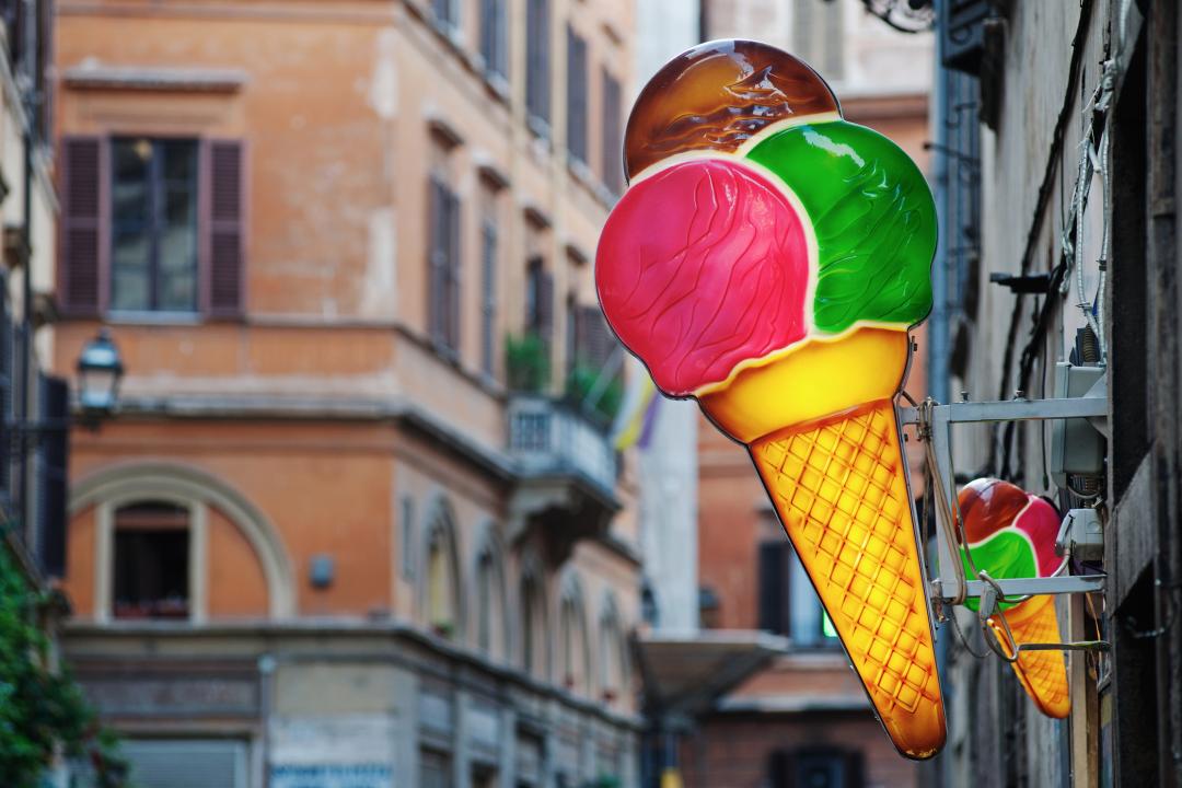 Una turista paga 44 euros por dos helados en Roma y su queja se vuelve ...