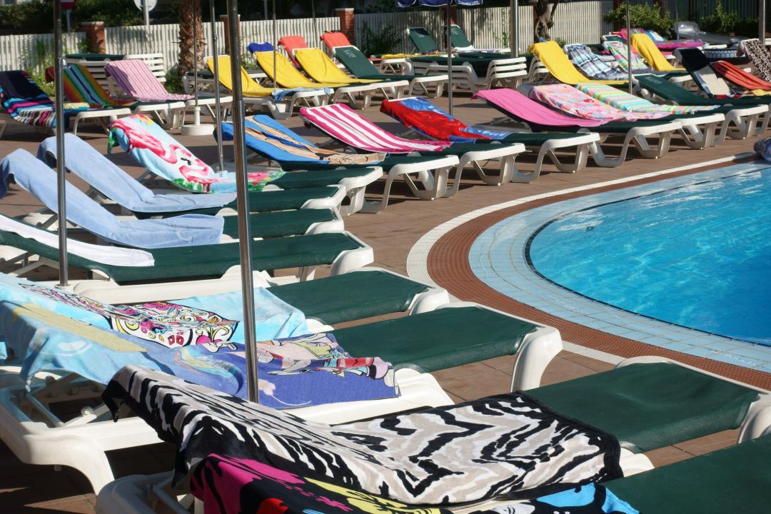 Si alguna vez te has peleado por una hamaca en vacaciones, este hotel ...