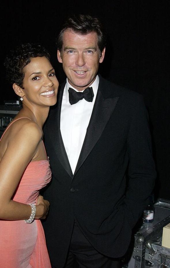 Halle Berry nunca olvidará cómo se comportó Pierce Brosnan en el set de ...