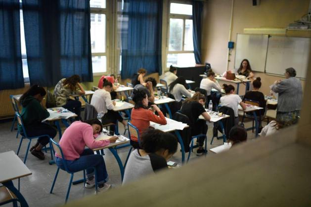 Profesores y alumnos de un instituto de París protestan por la plaga de ...