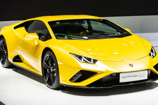 Tropiezan con un coche de lujo valorado en 340.000 euros en medio del ...