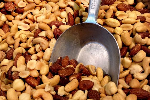 Ordenan triturar 800 toneladas del fruto seco estrella de España