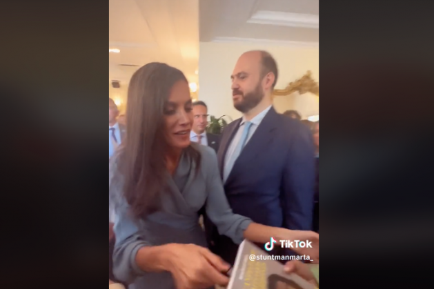 Graban este momento de Letizia con una influencer y escritora: ya son ...