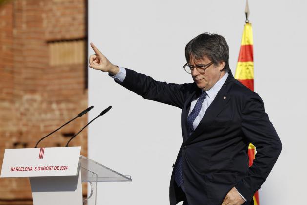 Detienen a un mosso por haber ayudado a huir a Puigdemont en coche