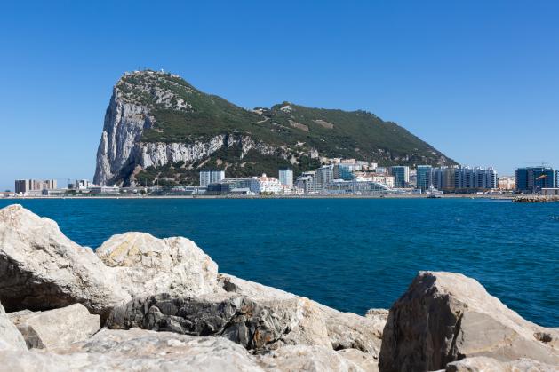 Suelta un cotilleo en 'llanito' de Gibraltar y todos se rinden ante ...
