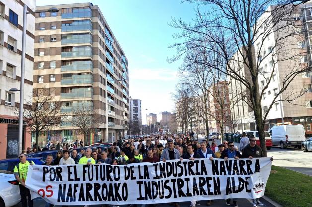 Multitudinaria manifestación en Pamplona en defensa del futuro de la ...