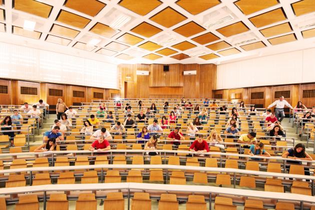 Descubren la trama de profesores que cobran entre 100 y 400 euros por ...