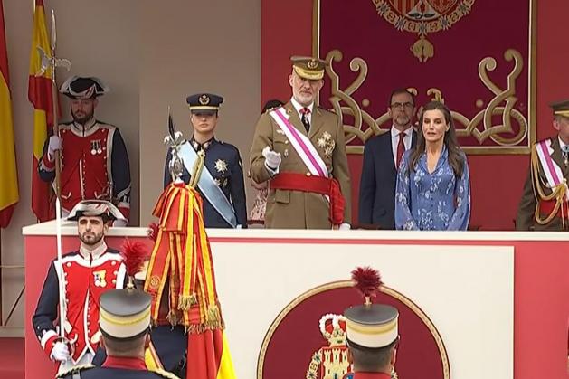 Se cae la bandera de España y lo que hace Felipe VI minutos después ...