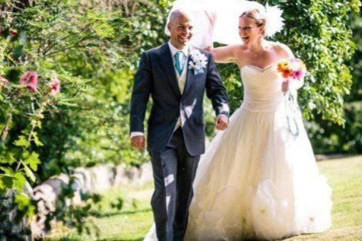 Una novia pasó ocho meses creando toda la decoración para su boda (FOTOS)