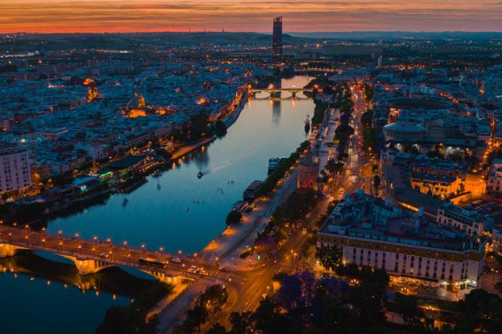 La Lotería Nacional reparte el primer y segundo premio en Sevilla