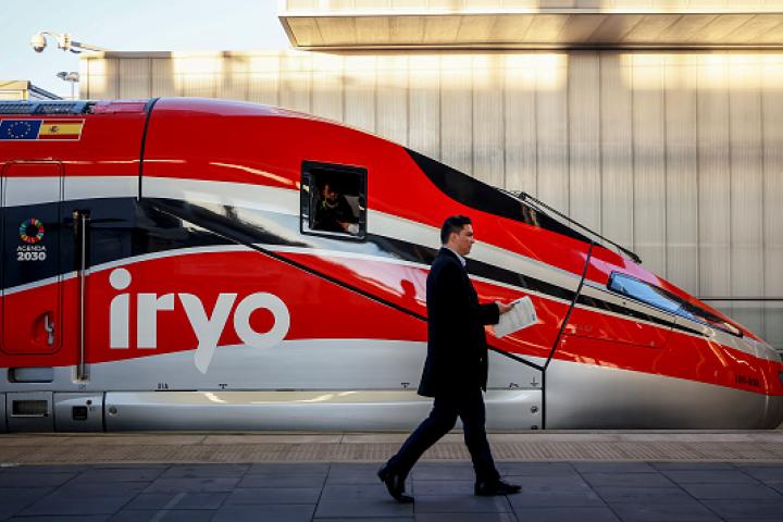 Renfe arrastra a Iryo en la guerra con Ouigo