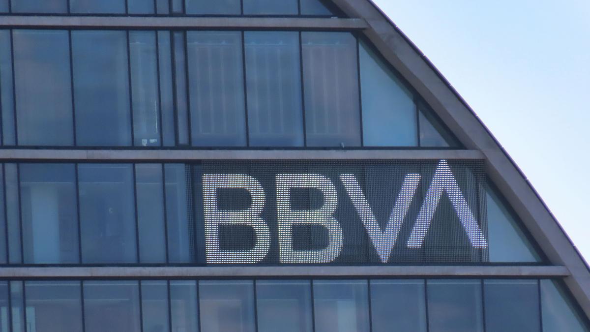 BBVA trata de atraer a los accionistas del Sabadell con un dividendo ...