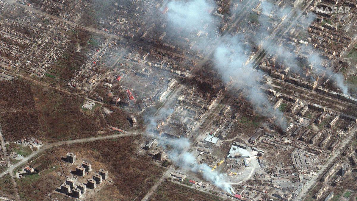 Rusia asegura que más de mil soldados ucranianos se han rendido en Mariúpol
