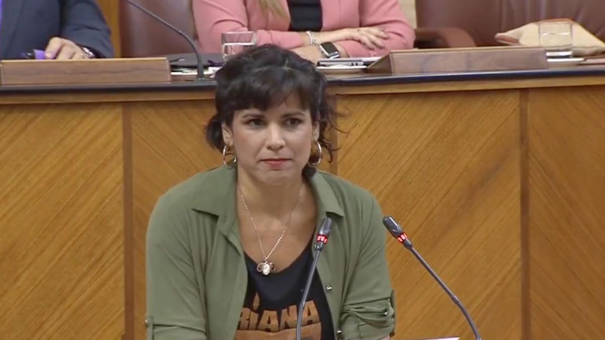 A Teresa Rodríguez la paran tras referirse así a la Iglesia y a ella le da la risa