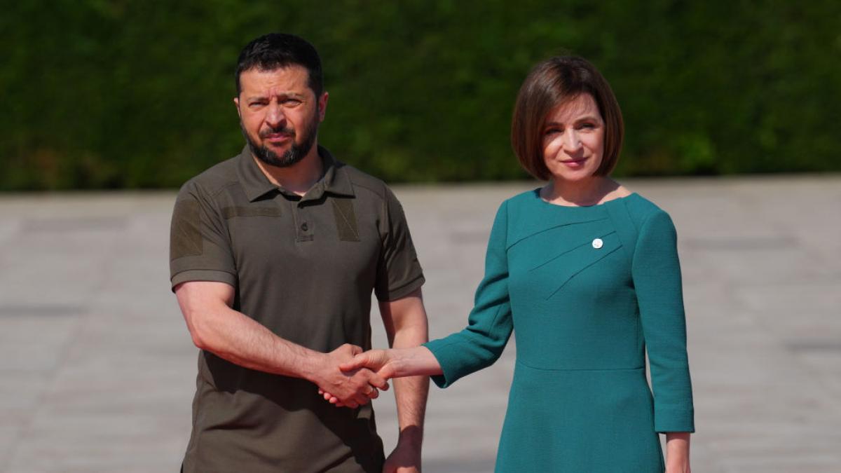 Zelenski llega por sorpresa a Moldavia para reunirse con medio centenar ...