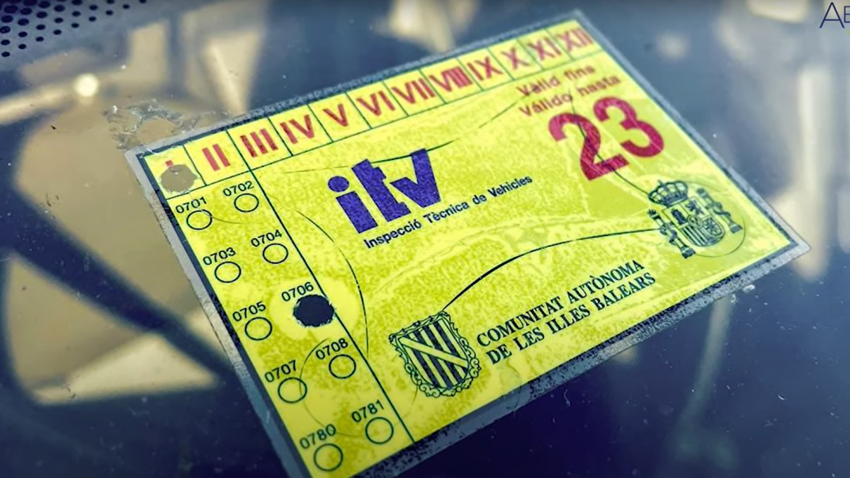 El importante aviso de la Guardia Civil sobre las pegatinas de la ITV ...