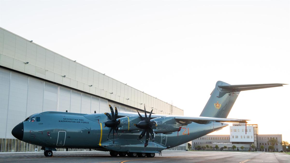 El aliado de Putin recibe el esperado avión 'made in Spain'