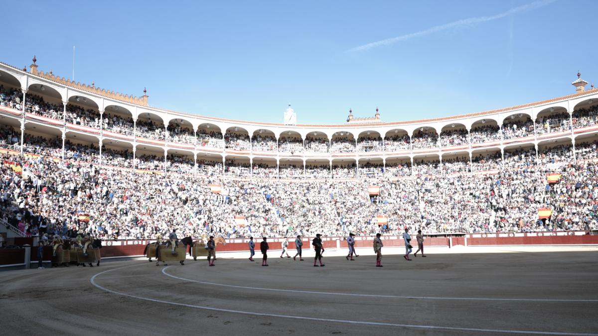 Polémica por lo que se ha visto en las gradas de la plaza de toros de ...