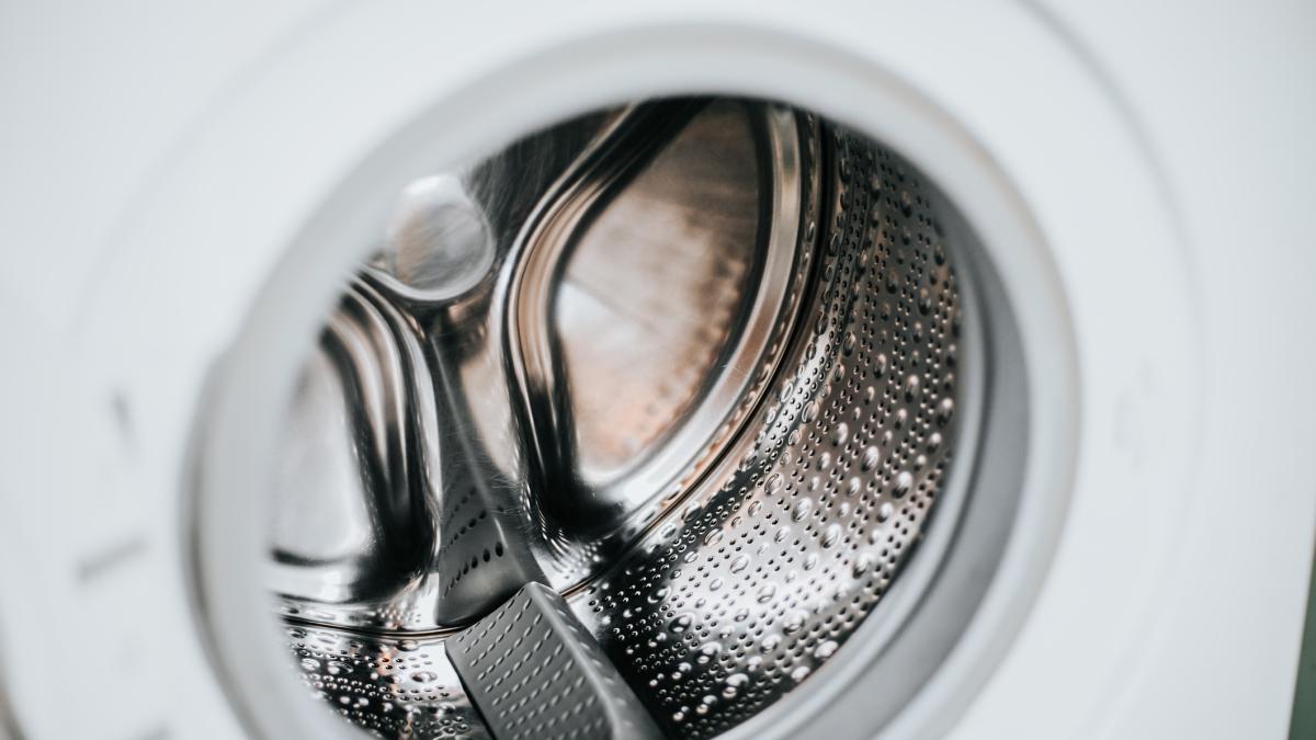 Tres trucazos para limpiar tu lavadora y que deje de apestar