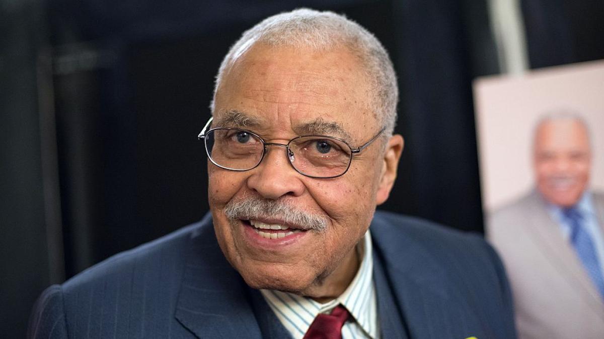 Muere James Earl Jones, el actor que puso voz a Darth Vader y a Mufasa ...