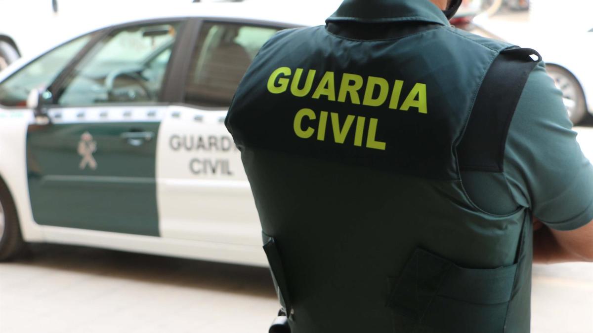 Una patera taxi embiste a una embarcación de la Guardia Civil en Formentera