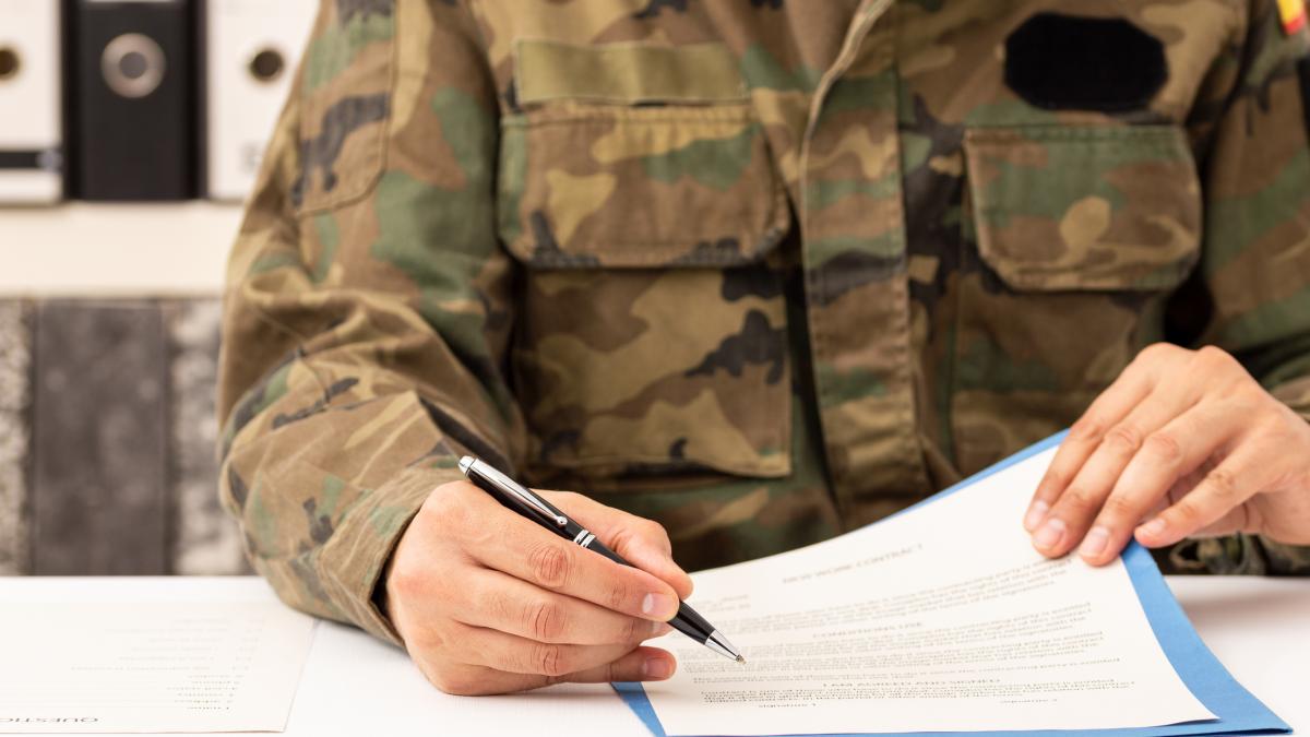 Este es el sueldo de un sargento en España y el complemento salarial ...