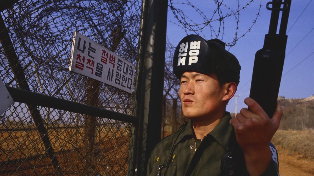 El primer soldado norcoreano cae en manos del enemigo