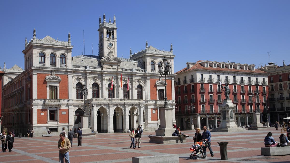 Valladolid no colgará la bandera LGTBI pese a la sentencia: 'No ...