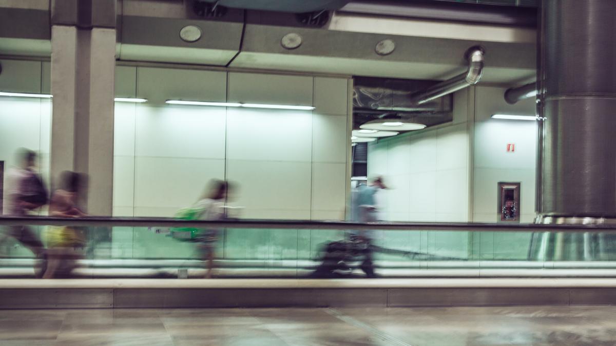 Detenido en el aeropuerto de Barajas con una maleta que escondía 37 ...