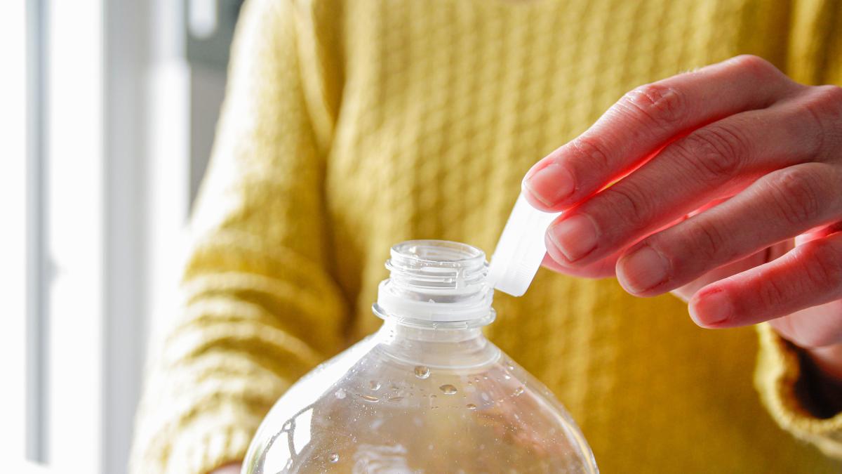 Una doctora en Química pone en evidencia los tapones pegados a las ...
