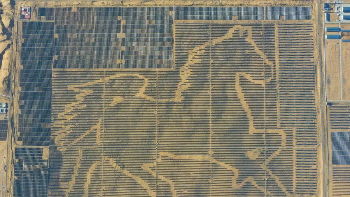 China despliega un mar fotovoltaico que mide la mitad que España y capaz de alimentar a toda la ...