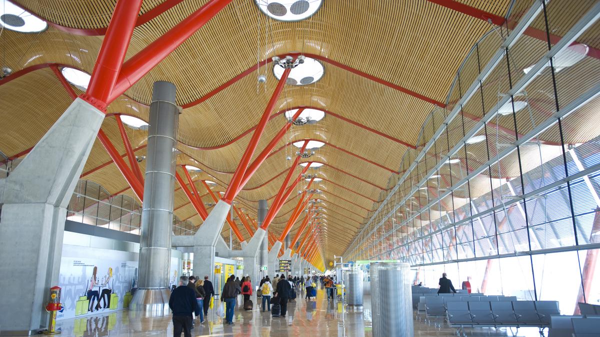 Viene a buscar a su abuela al aeropuerto de Barajas y sigue el GPS: su ...