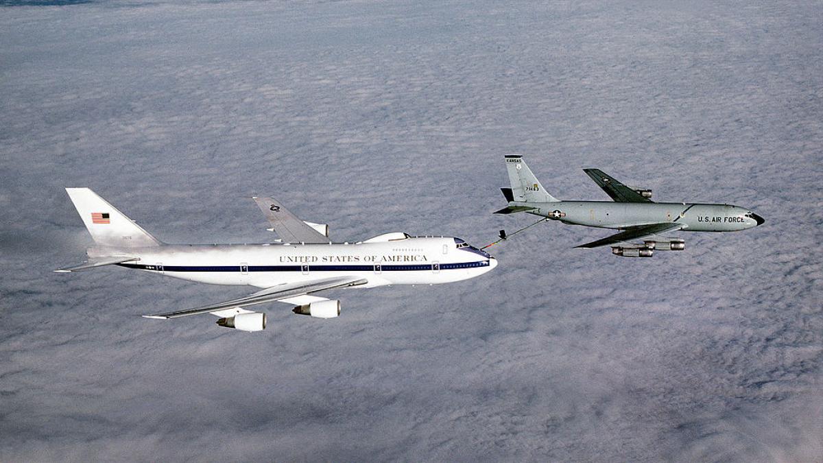 El avión del 'día del juicio final' de Putin se enfrenta al de Trump ...