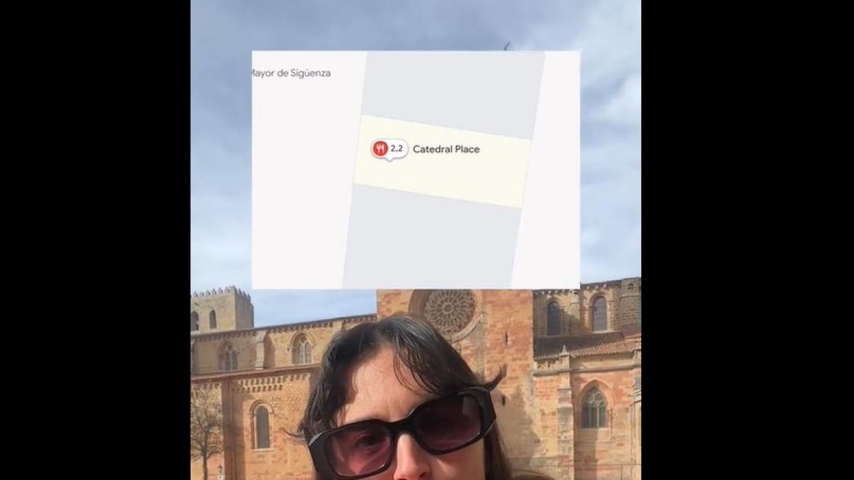Van a un bar, luego se dan cuenta de que tiene unas valoraciones ...