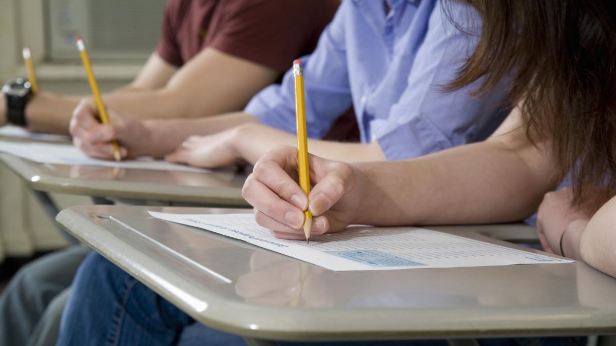 Viene a estudiar a España desde Colombia y dice que hay una cosa 'aterradora' con los exámenes ...