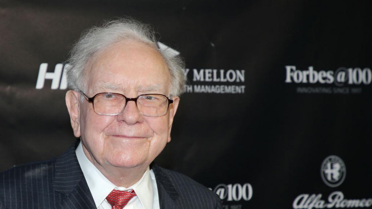 Warren Buffett sorprende en la junta de Berkshire Hathaway y anuncia su ...